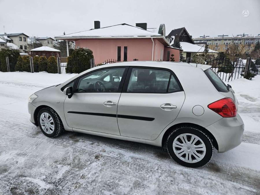 Pelēks Toyota Auris 2007 Viļņa, ar dzinēja tilpumu 1.60 L un nobraukumu 133 tūkst. km par 3200 €, foto 7 vietnē AUTOMOTO.COM.LV