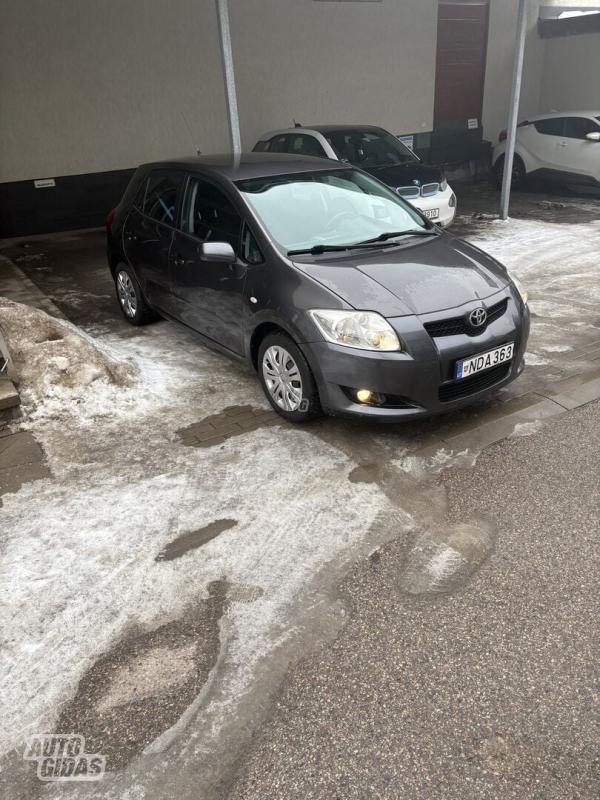 Grey Toyota Auris 2007 in Vilnius, with an engine capacity of 1.60 L and mileage of 250 thousand km for 3299 €, photo 2 on AUTOMOTO.COM.LV