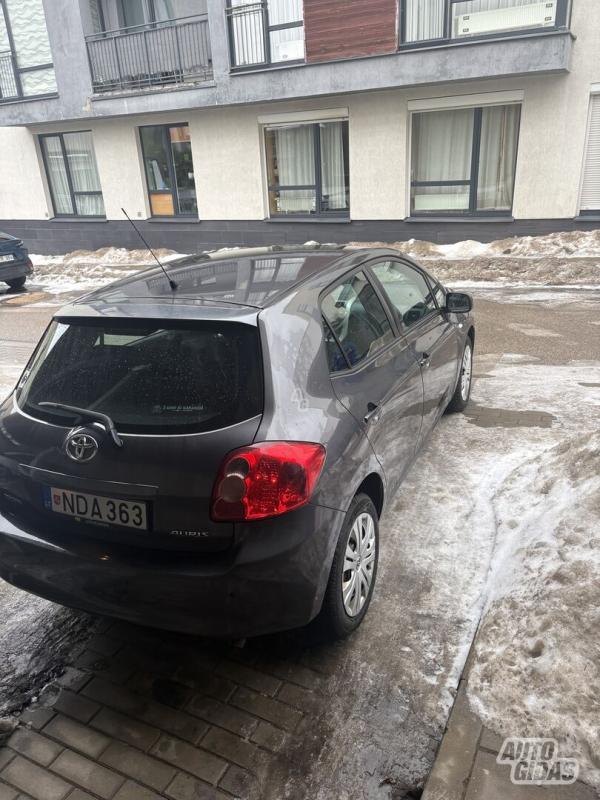 Grey Toyota Auris 2007 in Vilnius, with an engine capacity of 1.60 L and mileage of 250 thousand km for 3299 €, photo 3 on AUTOMOTO.COM.LV