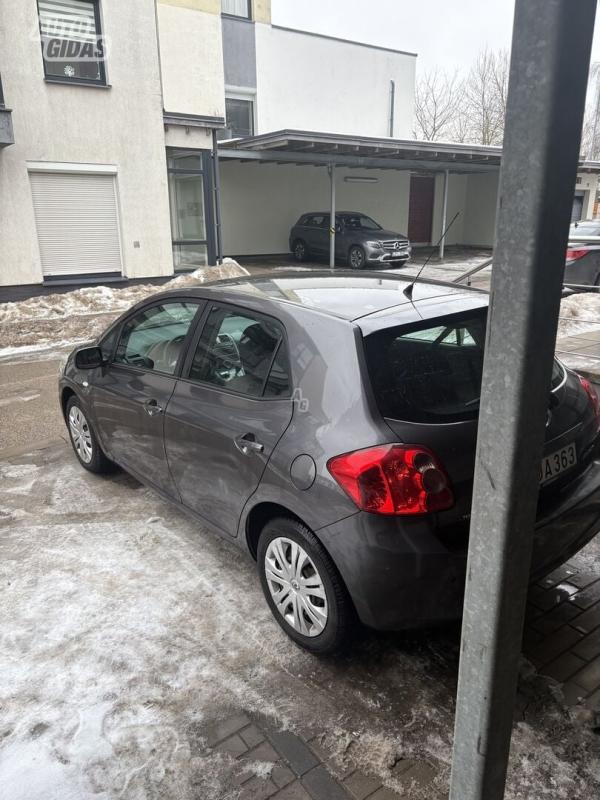Grey Toyota Auris 2007 in Vilnius, with an engine capacity of 1.60 L and mileage of 250 thousand km for 3299 €, photo 4 on AUTOMOTO.COM.LV