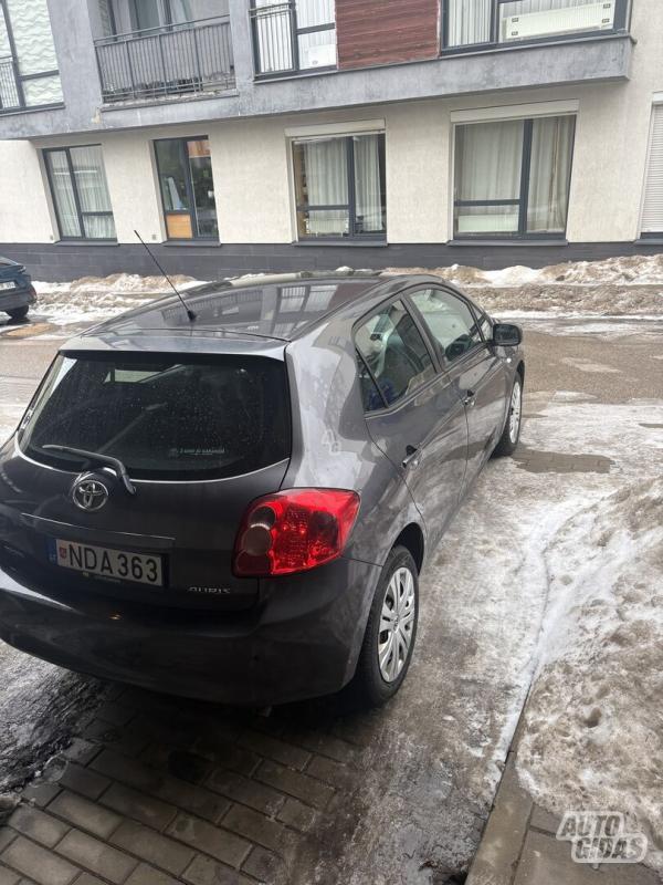 Grey Toyota Auris 2007 in Vilnius, with an engine capacity of 1.60 L and mileage of 250 thousand km for 3299 €, photo 7 on AUTOMOTO.COM.LV