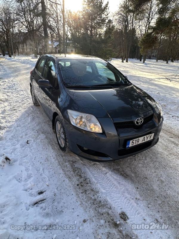 Pelēks Toyota Auris 2007 Tallina, ar dzinēja tilpumu 1.60 L un nobraukumu 119 tūkst. km par 3999 €, foto 2 vietnē AUTOMOTO.COM.LV