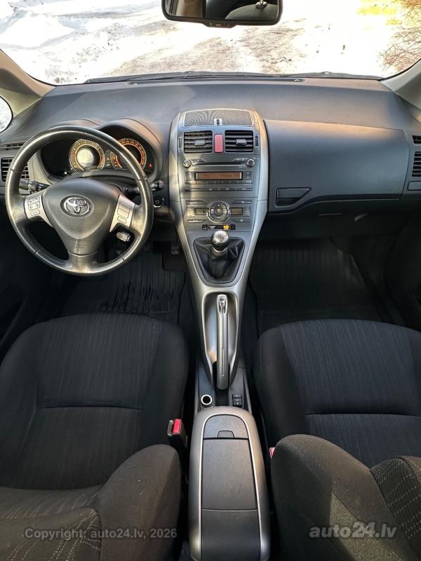 Pelēks Toyota Auris 2007 Tallina, ar dzinēja tilpumu 1.60 L un nobraukumu 119 tūkst. km par 3999 €, foto 8 vietnē AUTOMOTO.COM.LV
