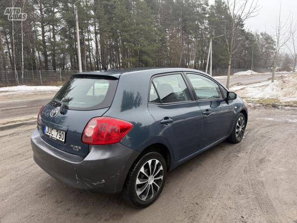 Grey Toyota Auris 2007 in Vilnius, with an engine capacity of 2.00 L and mileage of 429 thousand km for 1350 €, photo 2 on AUTOMOTO.COM.LV