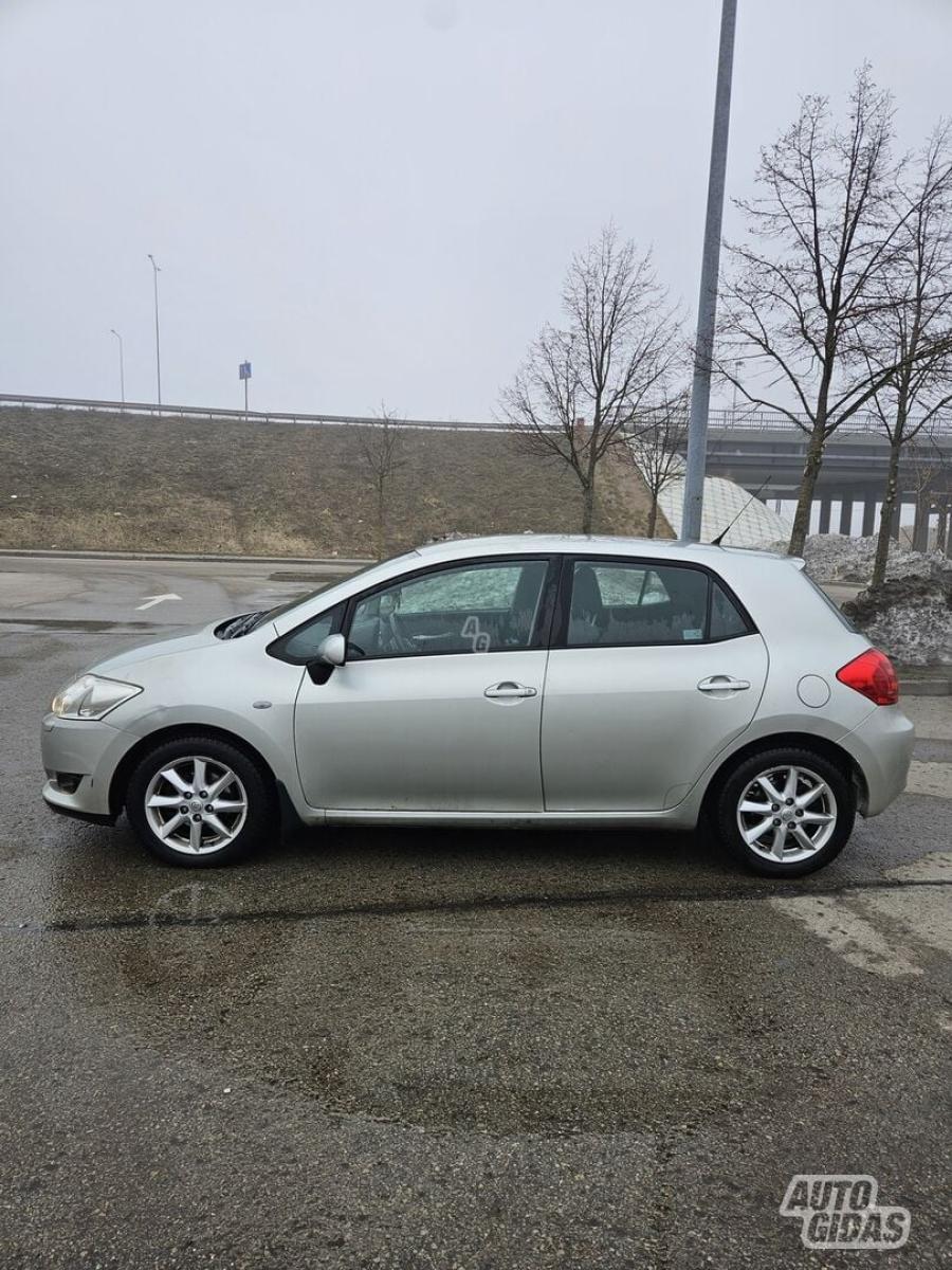 Grey Toyota Auris 2007 in Klaipeda, with an engine capacity of 1.60 L and mileage of 134 thousand km for 3500 €, photo 2 on AUTOMOTO.COM.LV