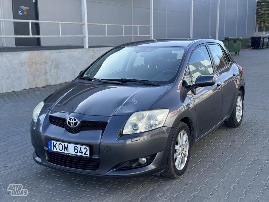 Pelēks Toyota Auris 2007 Viļņa, ar dzinēja tilpumu 2.00 L un nobraukumu 304 tūkst. km par 2200 €, foto 1 vietnē AUTOMOTO.COM.LV
