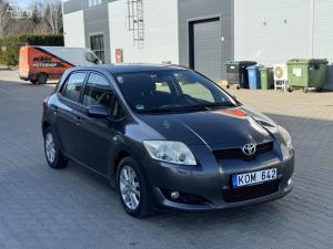 Pelēks Toyota Auris 2007 Viļņa, ar dzinēja tilpumu 2.00 L un nobraukumu 304 tūkst. km par 2200 €, foto 2 vietnē AUTOMOTO.COM.LV