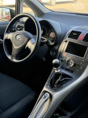 Pelēks Toyota Auris 2007 Viļņa, ar dzinēja tilpumu 2.00 L un nobraukumu 304 tūkst. km par 2200 €, foto 8 vietnē AUTOMOTO.COM.LV