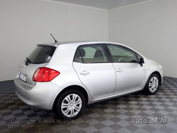 Pelēks Toyota Auris 2007 Tallina, ar dzinēja tilpumu 1.60 L un nobraukumu 179 tūkst. km par 1999 €, foto 3 vietnē AUTOMOTO.COM.LV