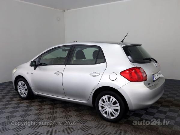 Pelēks Toyota Auris 2007 Tallina, ar dzinēja tilpumu 1.60 L un nobraukumu 179 tūkst. km par 1999 €, foto 4 vietnē AUTOMOTO.COM.LV