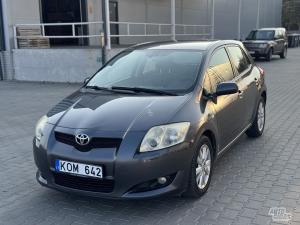 Pelēks Toyota Auris 2007 Viļņa, ar dzinēja tilpumu 2.00 L un nobraukumu 304 tūkst. km par 2200 €, foto  vietnē AUTOMOTO.COM.LV