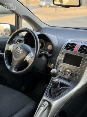 Pelēks Toyota Auris 2007 Viļņa, ar dzinēja tilpumu 2.00 L un nobraukumu 304 tūkst. km par 2200 €, foto 7 vietnē AUTOMOTO.COM.LV