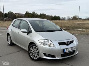 Grey Toyota Auris 2007 in Panevezys, with an engine capacity of 2.00 L and mileage of 349 thousand km for 790 €, photo 3 on AUTOMOTO.COM.LV