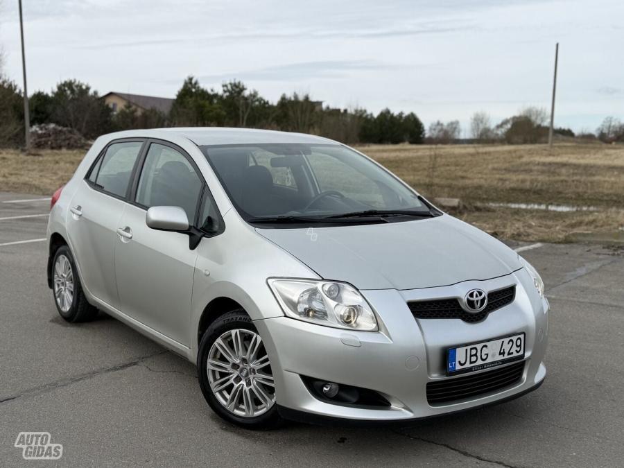 Grey Toyota Auris 2007 in Panevezys, with an engine capacity of 2.00 L and mileage of 349 thousand km for 790 €, photo 3 on AUTOMOTO.COM.LV