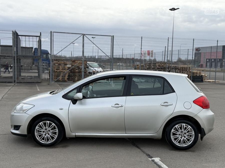 Grey Toyota Auris 2007 in Panevezys, with an engine capacity of 2.00 L and mileage of 349 thousand km for 790 €, photo 4 on AUTOMOTO.COM.LV