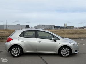 Grey Toyota Auris 2007 in Panevezys, with an engine capacity of 2.00 L and mileage of 349 thousand km for 790 €, photo 5 on AUTOMOTO.COM.LV