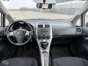 Grey Toyota Auris 2007 in Panevezys, with an engine capacity of 2.00 L and mileage of 349 thousand km for 790 €, photo 10 on AUTOMOTO.COM.LV