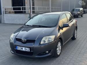 Pelēks Toyota Auris 2007 Viļņa, ar dzinēja tilpumu 2.00 L un nobraukumu 308 tūkst. km par 2100 €, foto  vietnē AUTOMOTO.COM.LV