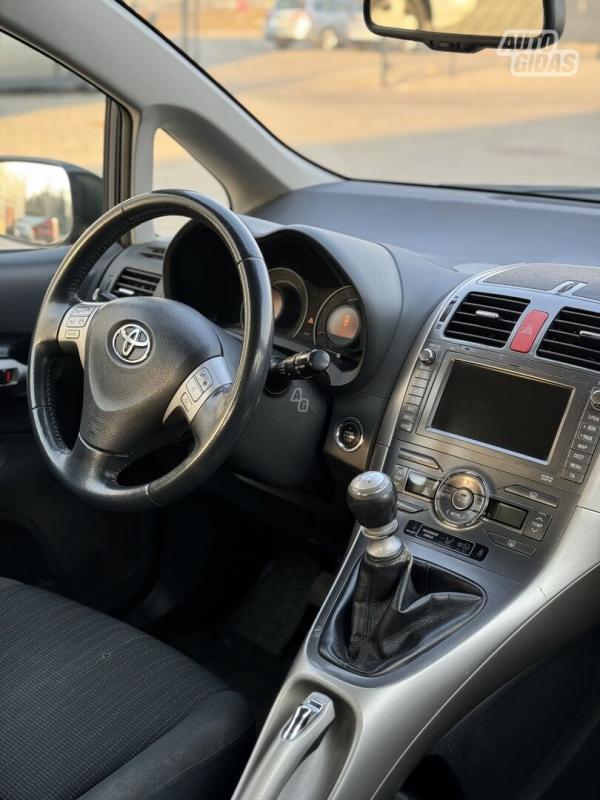 Pelēks Toyota Auris 2007 Viļņa, ar dzinēja tilpumu 2.00 L un nobraukumu 308 tūkst. km par 2100 €, foto 7 vietnē AUTOMOTO.COM.LV