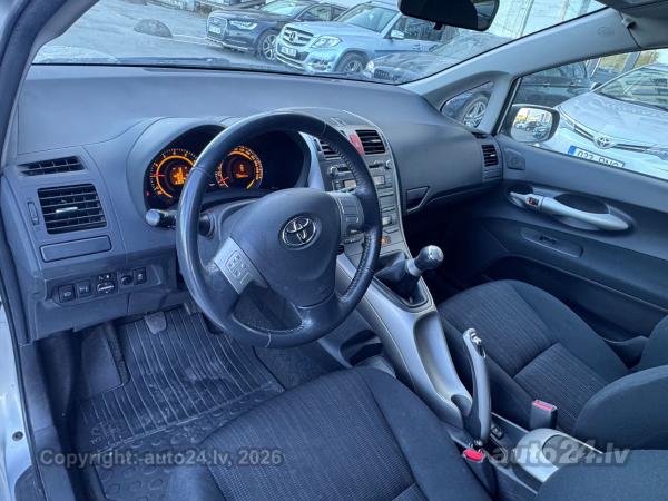 Grey Toyota Auris 2007 in Tallinn, with an engine capacity of 1.60 L and mileage of 138 thousand km for 2999 €, photo 6 on AUTOMOTO.COM.LV