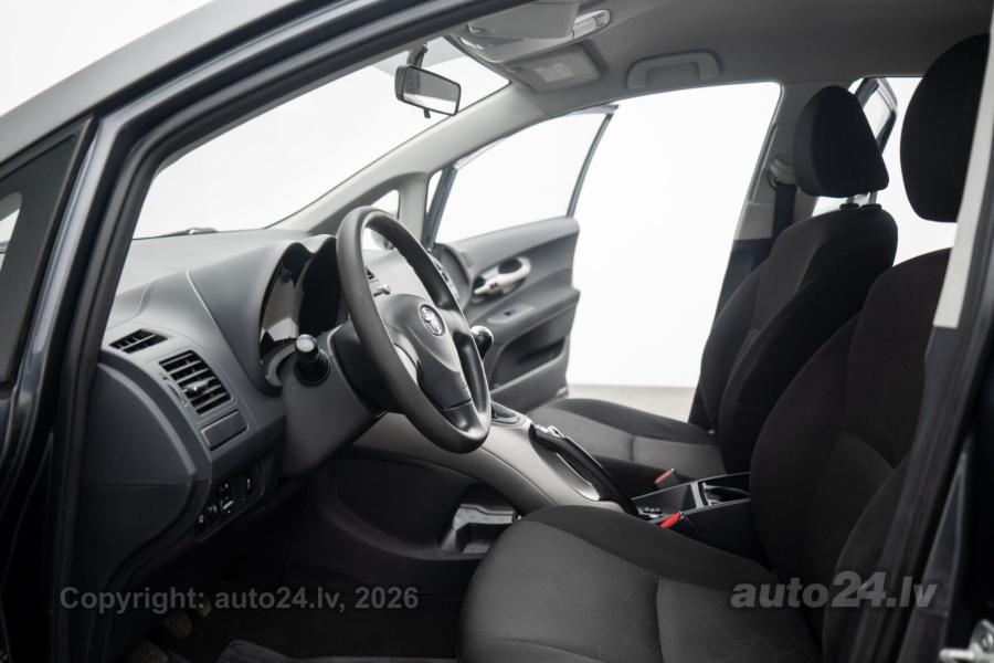 Pelēks Toyota Auris 2007 Tallina, ar dzinēja tilpumu 1.40 L un nobraukumu 111 tūkst. km par 3999 €, foto 8 vietnē AUTOMOTO.COM.LV
