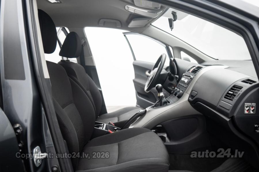 Pelēks Toyota Auris 2007 Tallina, ar dzinēja tilpumu 1.40 L un nobraukumu 111 tūkst. km par 3999 €, foto 11 vietnē AUTOMOTO.COM.LV