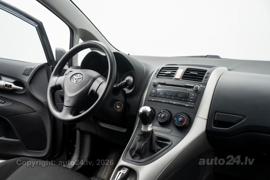 Pelēks Toyota Auris 2007 Tallina, ar dzinēja tilpumu 1.40 L un nobraukumu 111 tūkst. km par 3999 €, foto 12 vietnē AUTOMOTO.COM.LV