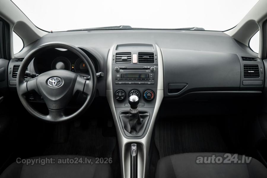 Pelēks Toyota Auris 2007 Tallina, ar dzinēja tilpumu 1.40 L un nobraukumu 111 tūkst. km par 3999 €, foto 13 vietnē AUTOMOTO.COM.LV