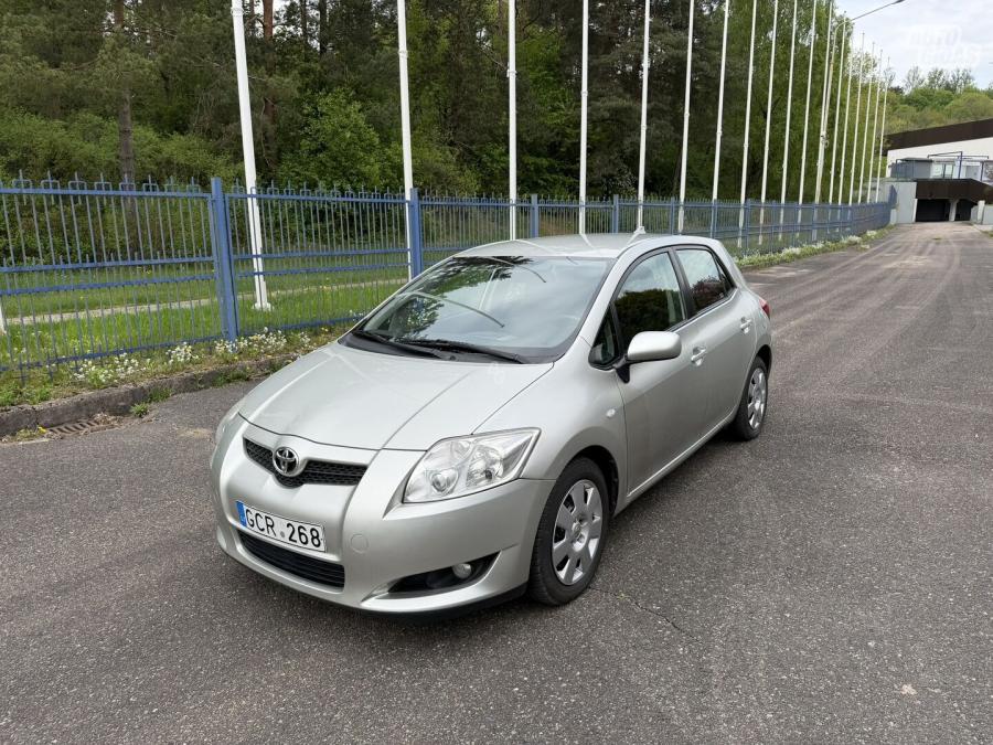 Grey Toyota Auris 2007 in Vilnius, with an engine capacity of 2.00 L and mileage of 132 thousand km for 2200 €, photo 1 on AUTOMOTO.COM.LV