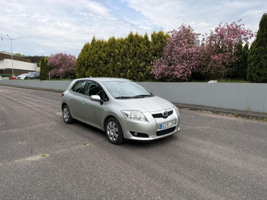 Grey Toyota Auris 2007 in Vilnius, with an engine capacity of 2.00 L and mileage of 132 thousand km for 2200 €, photo 3 on AUTOMOTO.COM.LV