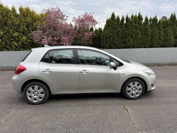 Grey Toyota Auris 2007 in Vilnius, with an engine capacity of 2.00 L and mileage of 132 thousand km for 2200 €, photo 3 on AUTOMOTO.COM.LV