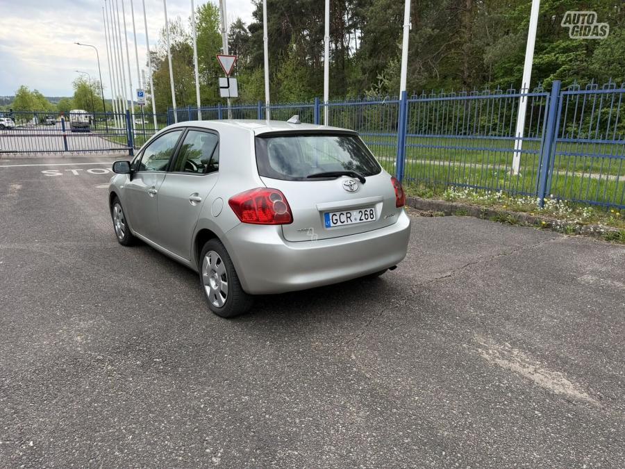 Grey Toyota Auris 2007 in Vilnius, with an engine capacity of 2.00 L and mileage of 132 thousand km for 2200 €, photo 6 on AUTOMOTO.COM.LV