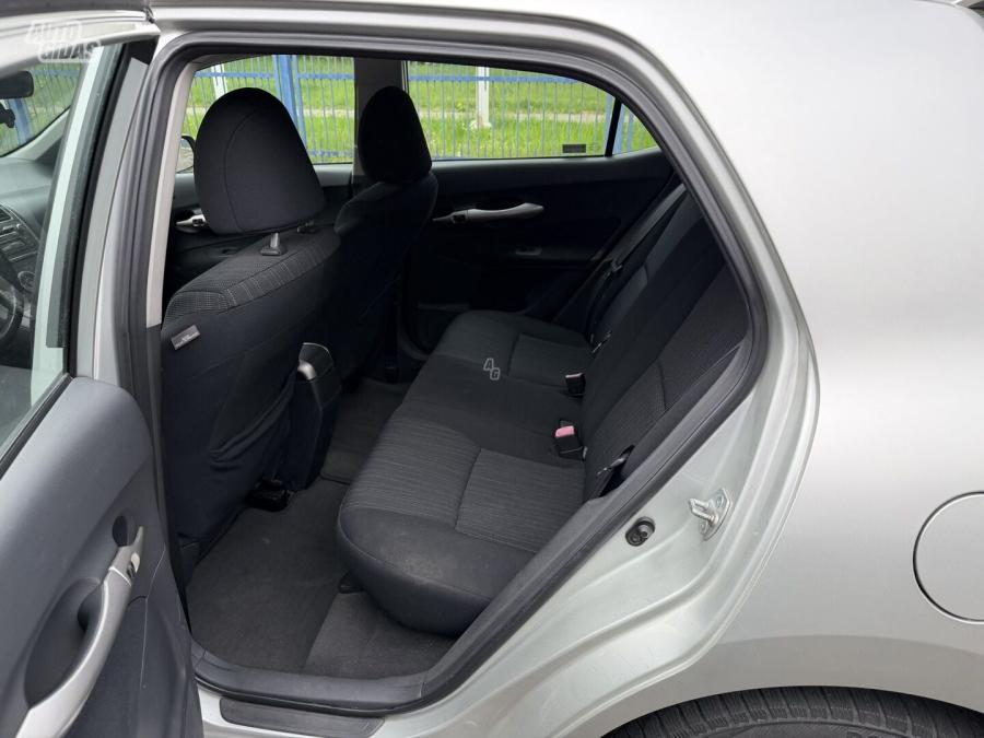 Grey Toyota Auris 2007 in Vilnius, with an engine capacity of 2.00 L and mileage of 132 thousand km for 2200 €, photo 12 on AUTOMOTO.COM.LV