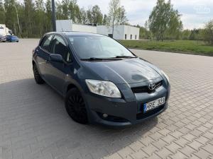 Grey Toyota Auris 2007 in Kaunas, with an engine capacity of 2.00 L and mileage of 290 thousand km for 1890 €, photo 3 on AUTOMOTO.COM.LV