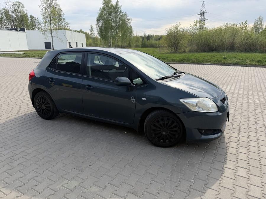 Grey Toyota Auris 2007 in Kaunas, with an engine capacity of 2.00 L and mileage of 290 thousand km for 1890 €, photo 4 on AUTOMOTO.COM.LV