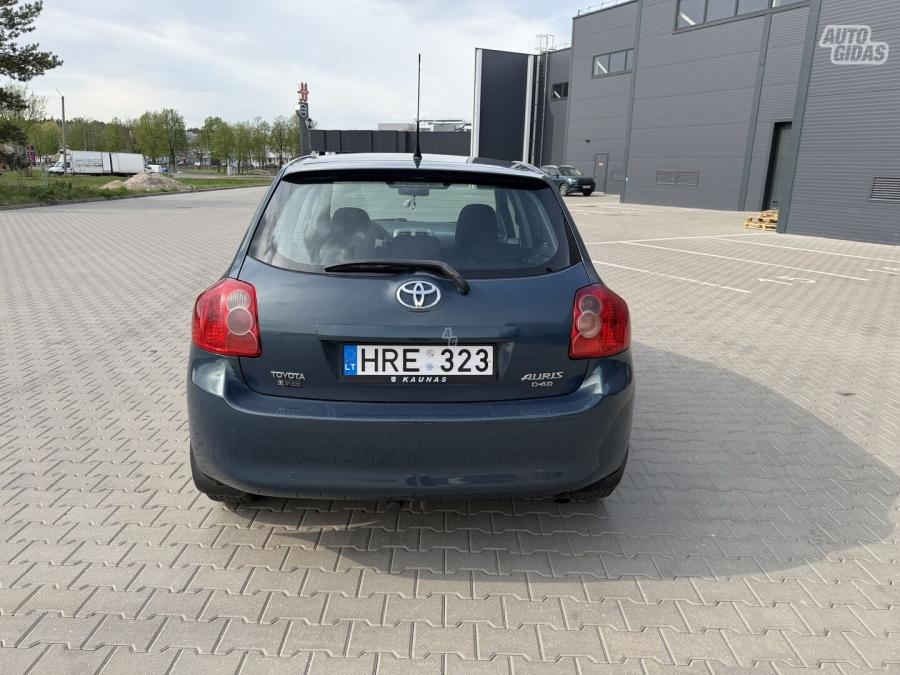 Grey Toyota Auris 2007 in Kaunas, with an engine capacity of 2.00 L and mileage of 290 thousand km for 1890 €, photo 8 on AUTOMOTO.COM.LV