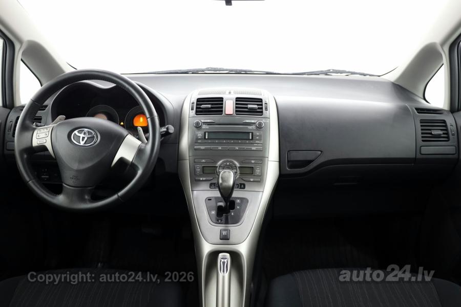 Grey Toyota Auris 2007 in Tallinn, with an engine capacity of 1.60 L and mileage of 229 thousand km for 2399 €, photo 6 on AUTOMOTO.COM.LV