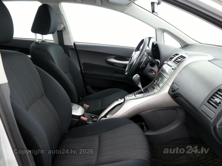Grey Toyota Auris 2007 in Tallinn, with an engine capacity of 1.60 L and mileage of 229 thousand km for 2399 €, photo 7 on AUTOMOTO.COM.LV