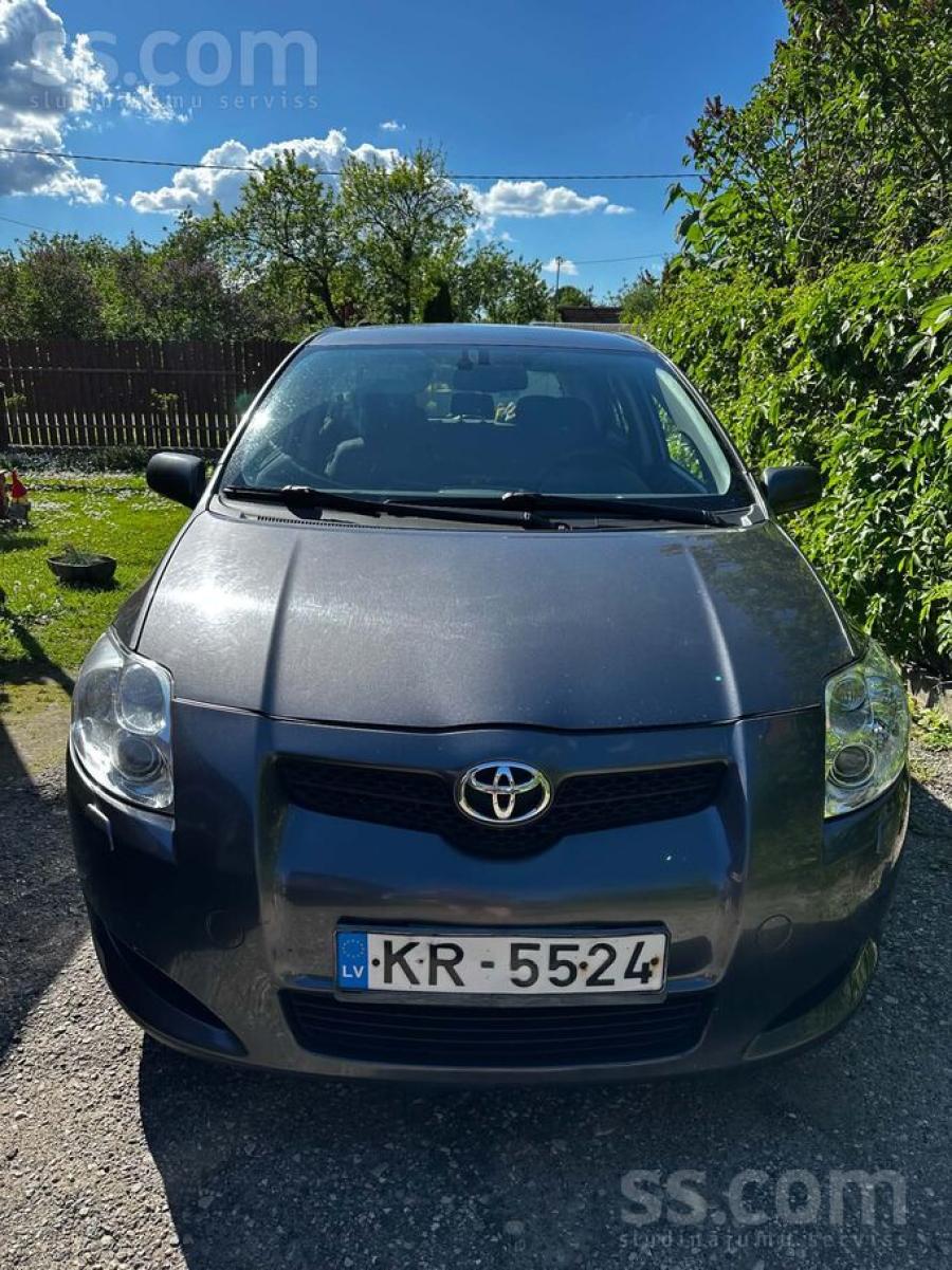 Grey Toyota Auris 2007 in Riga, with an engine capacity of 2.20 L and mileage of 315 thousand km for 3500 €, photo 1 on AUTOMOTO.COM.LV