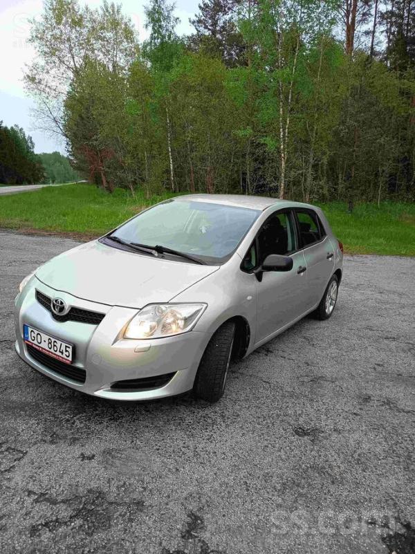 Pelēks Toyota Auris 2007 Krāslava, ar dzinēja tilpumu 1.60 L un nobraukumu 178 tūkst. km par 1850 €, foto 1 vietnē AUTOMOTO.COM.LV