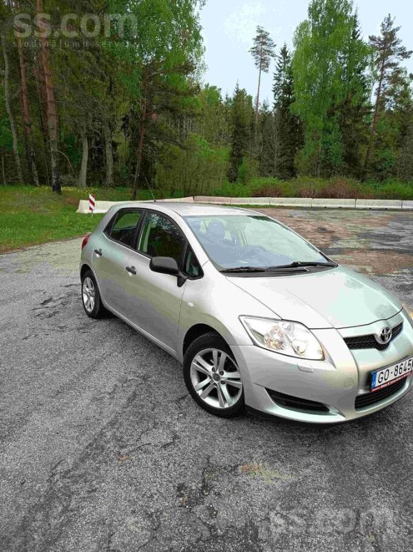 Pelēks Toyota Auris 2007 Krāslava, ar dzinēja tilpumu 1.60 L un nobraukumu 178 tūkst. km par 1850 €, foto 2 vietnē AUTOMOTO.COM.LV