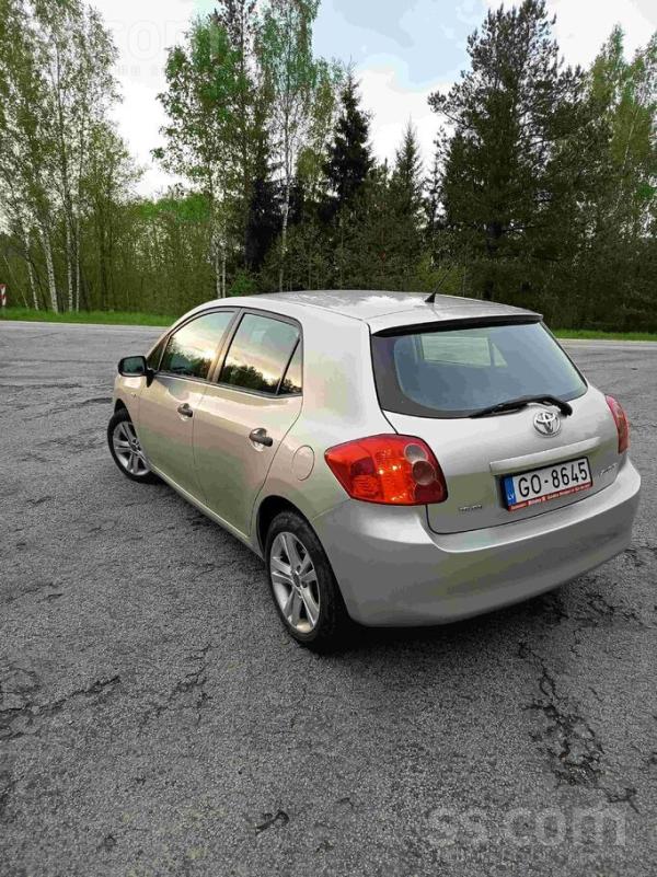 Pelēks Toyota Auris 2007 Krāslava, ar dzinēja tilpumu 1.60 L un nobraukumu 178 tūkst. km par 1850 €, foto 3 vietnē AUTOMOTO.COM.LV