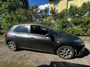 Grey Toyota Auris 2007 in Riga, with an engine capacity of 2.20 L and mileage of 314 thousand km for 3500 €, photo 8 on AUTOMOTO.COM.LV