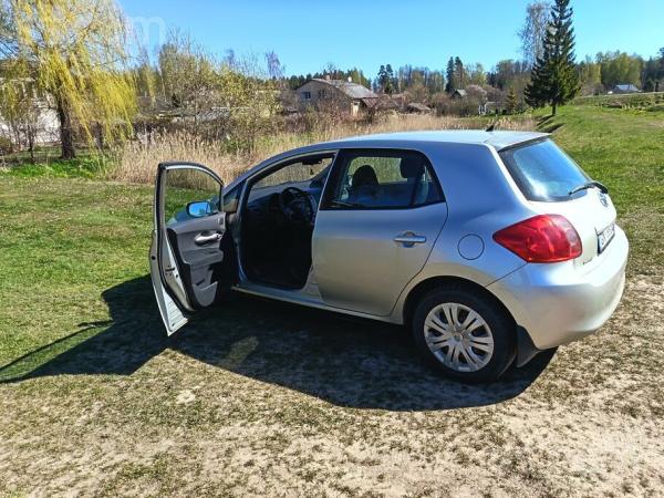 Grey Toyota Auris 2007 in Riga, with an engine capacity of 1.60 L and mileage of 260 thousand km for 1750 €, photo 3 on AUTOMOTO.COM.LV
