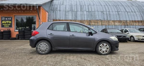 Pelēks Toyota Auris 2007 Valmiera, ar dzinēja tilpumu 2.00 L un nobraukumu 305 tūkst. km par 1850 €, foto 2 vietnē AUTOMOTO.COM.LV