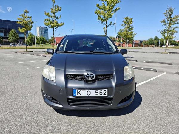 Grey Toyota Auris 2007 in Klaipeda, with an engine capacity of 1.36 L and mileage of 283 thousand km for 2500 €, photo 2 on AUTOMOTO.COM.LV
