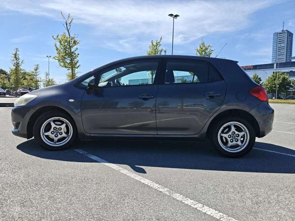 Grey Toyota Auris 2007 in Klaipeda, with an engine capacity of 1.36 L and mileage of 283 thousand km for 2500 €, photo 4 on AUTOMOTO.COM.LV