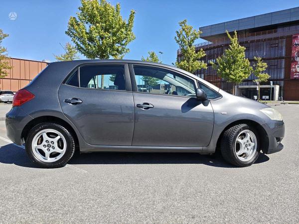 Grey Toyota Auris 2007 in Klaipeda, with an engine capacity of 1.36 L and mileage of 283 thousand km for 2500 €, photo 8 on AUTOMOTO.COM.LV