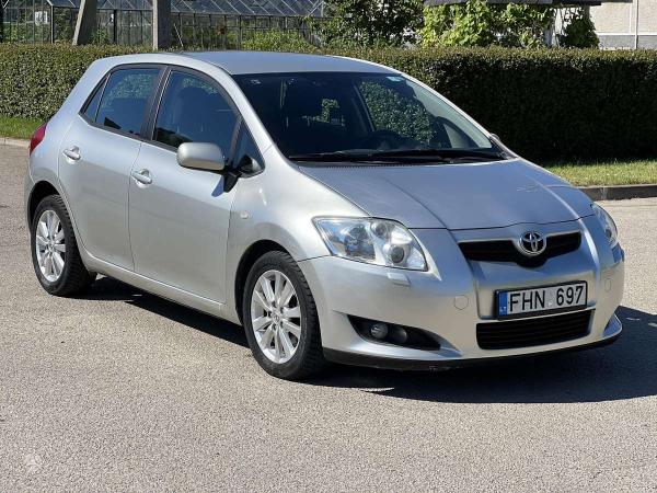 Pelēks Toyota Auris 2007 Radviliškis, ar dzinēja tilpumu 2.00 L un nobraukumu 227 tūkst. km par 2200 €, foto 1 vietnē AUTOMOTO.COM.LV