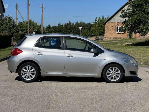 Pelēks Toyota Auris 2007 Radviliškis, ar dzinēja tilpumu 2.00 L un nobraukumu 227 tūkst. km par 2200 €, foto 3 vietnē AUTOMOTO.COM.LV